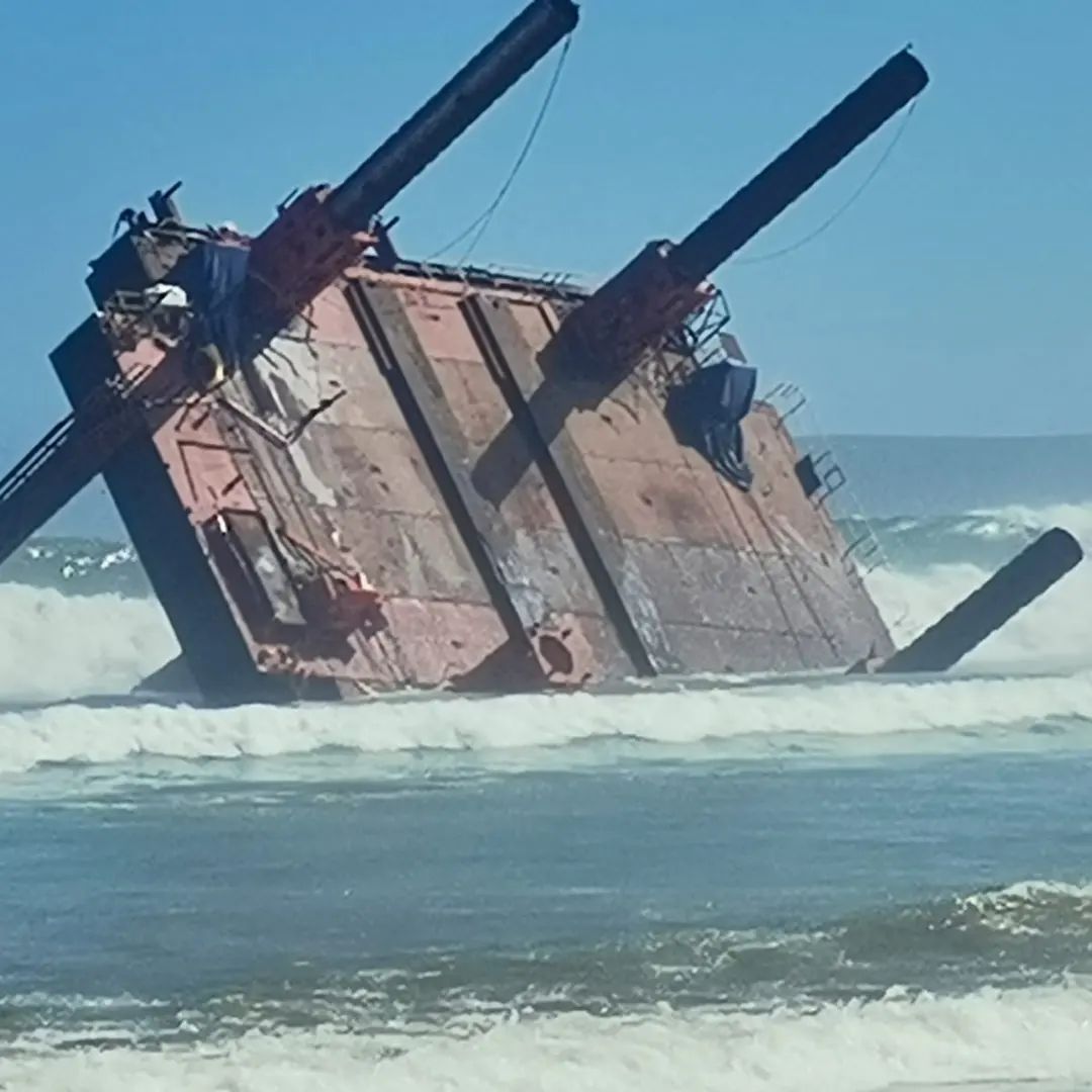 Comienzan obras para retiro de plataforma varada en el sector de Playa ...